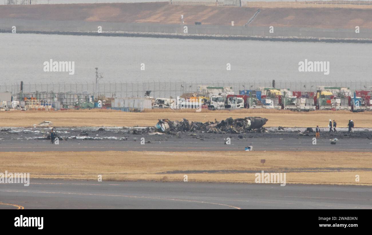 Tokyo, Japan. 03rd Jan, 2024. Officials investigate a burnt Japan coast ...