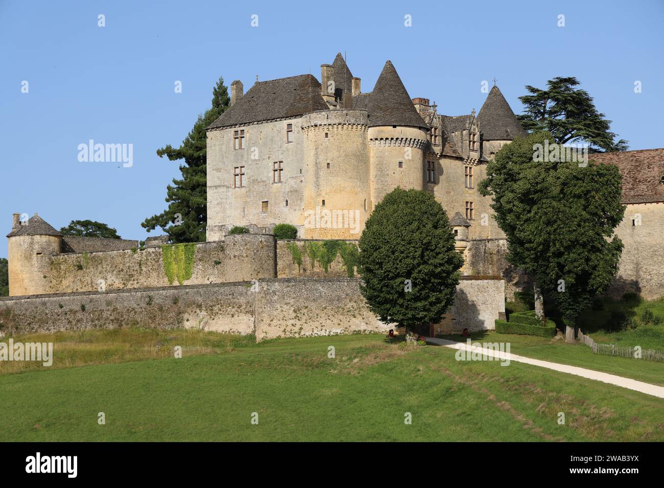 The fortified castle of Fénelon in Périgord Noir. Architecture, History ...
