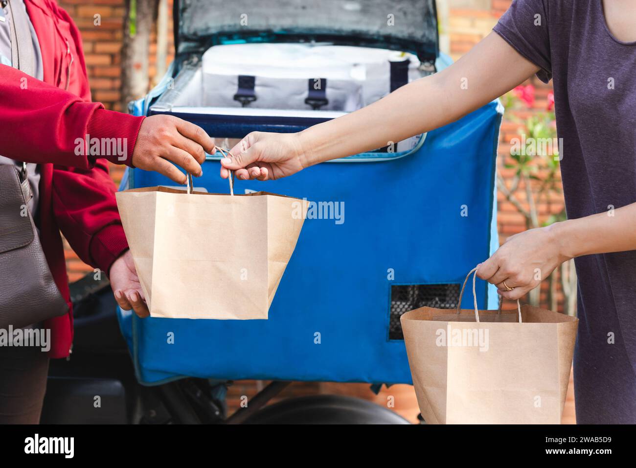 Female hand receiving package from delivery man Stock Photo - Alamy