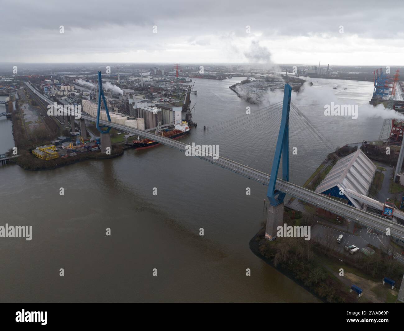 kohlbrandbrucke, iconic bridge in the port of Hamburg Stock Photo - Alamy