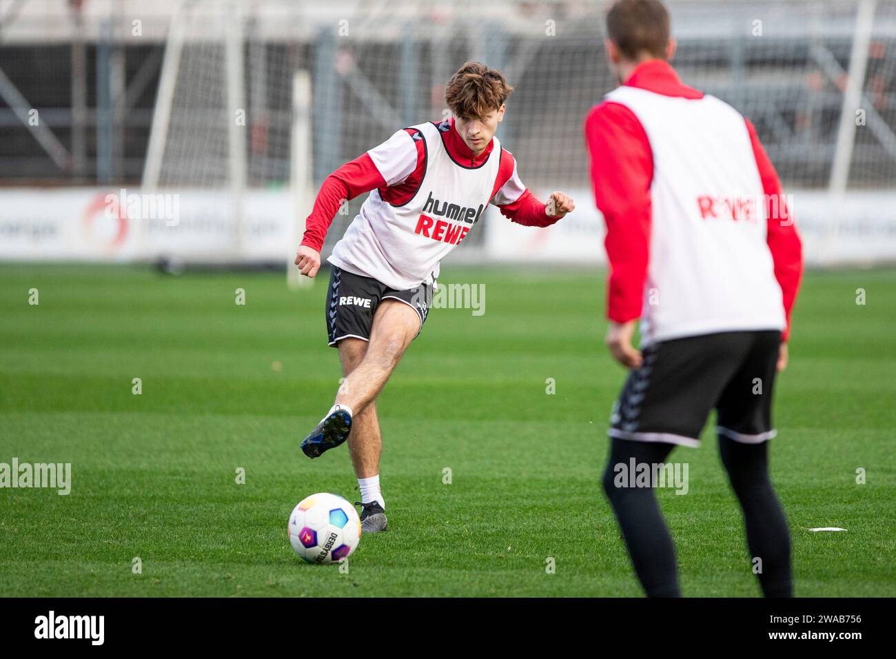 Koeln, Deutschland. 03rd Jan, 2024. Noah Katterbach (1.FC Koeln, 30) mit dem Ball 1. FC K?ln ...