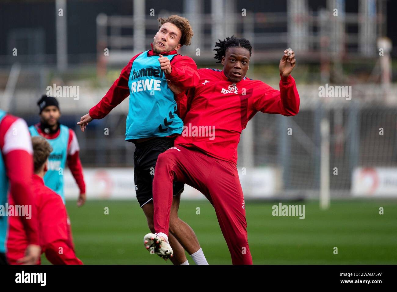 Koeln, Deutschland. 03rd Jan, 2024. Luca Waldsmidt (1.FC Koeln, 9) im Zweikampf mit Elias ...