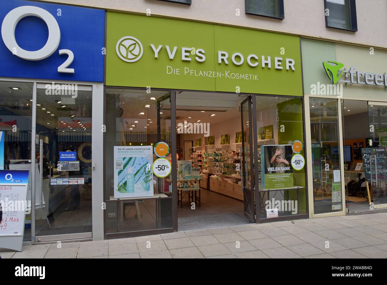 Yves Rocher natual cosmetics store in the city centre of Stuttgart ...