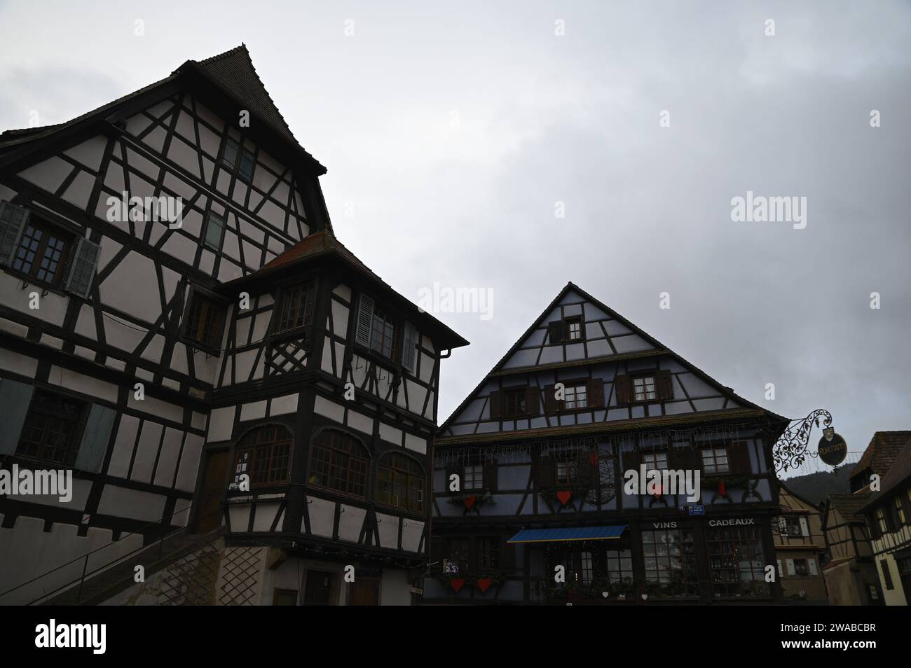 Red painted timber framing hi-res stock photography and images - Alamy
