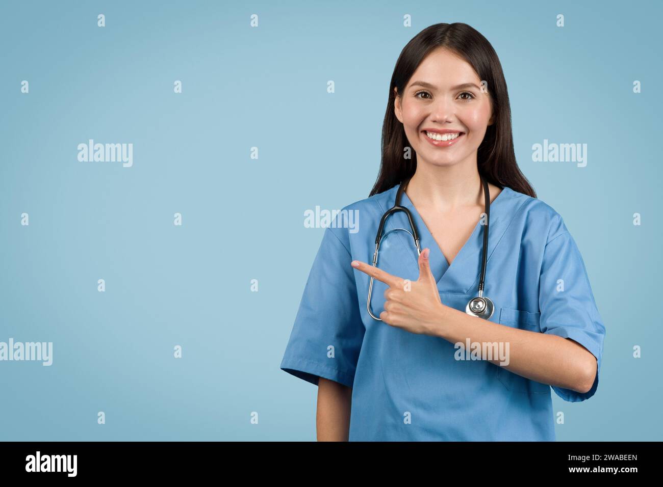 Woman nurse wearing scrubs hi-res stock photography and images - Alamy