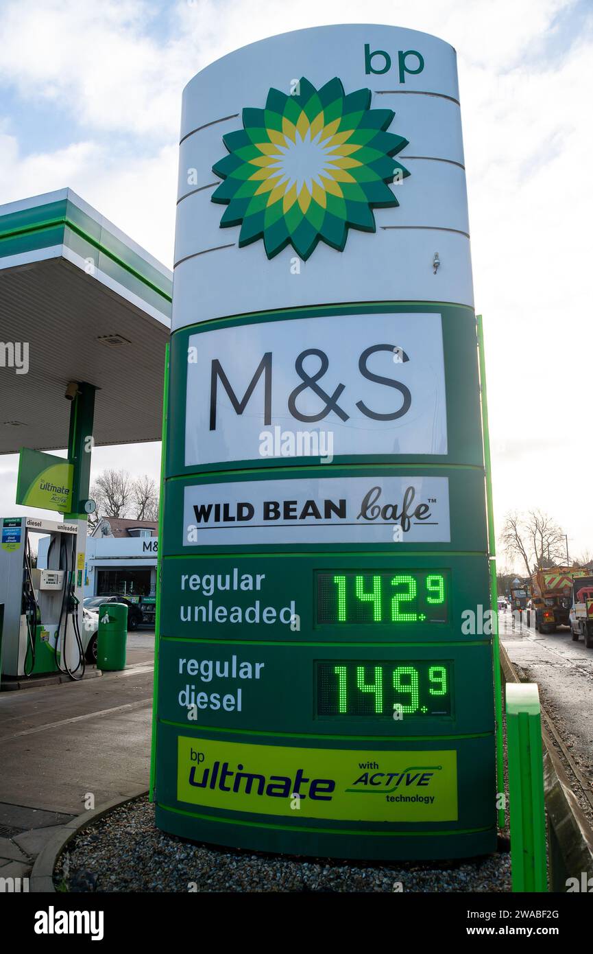 Old petrol stations and garage hi-res stock photography and images - Alamy