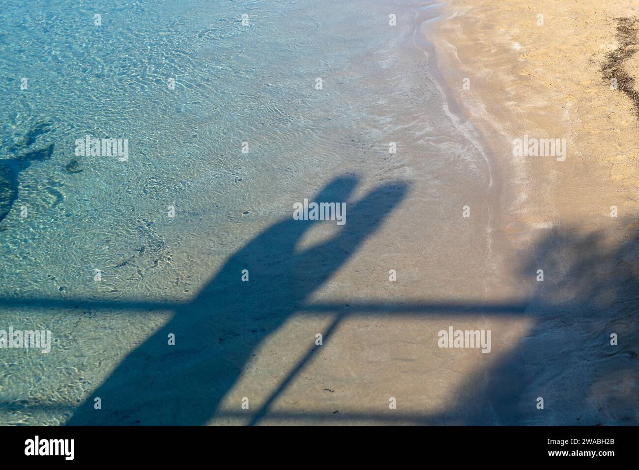Shadow of couple kissing Stock Photo - Alamy