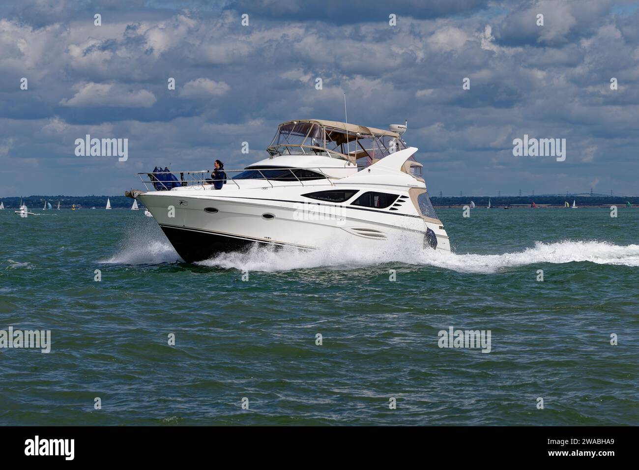 Silverton 43 sport bridge hi-res stock photography and images - Alamy