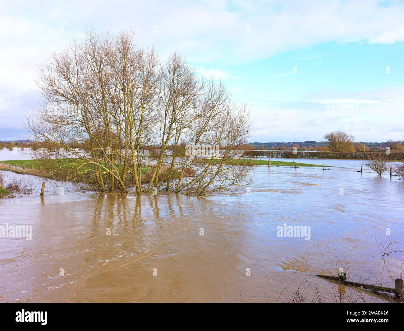 Flooded felds in the Welland valley countryside outside Corby ...