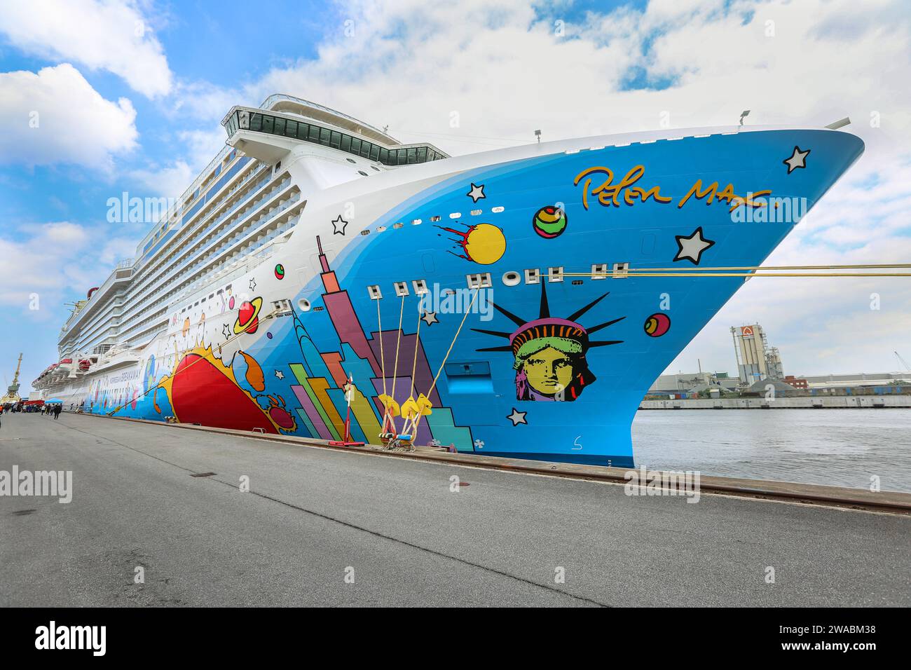 The cruise ship Norwegian Breakaway, Norwegian Cruise Line (NCL ...