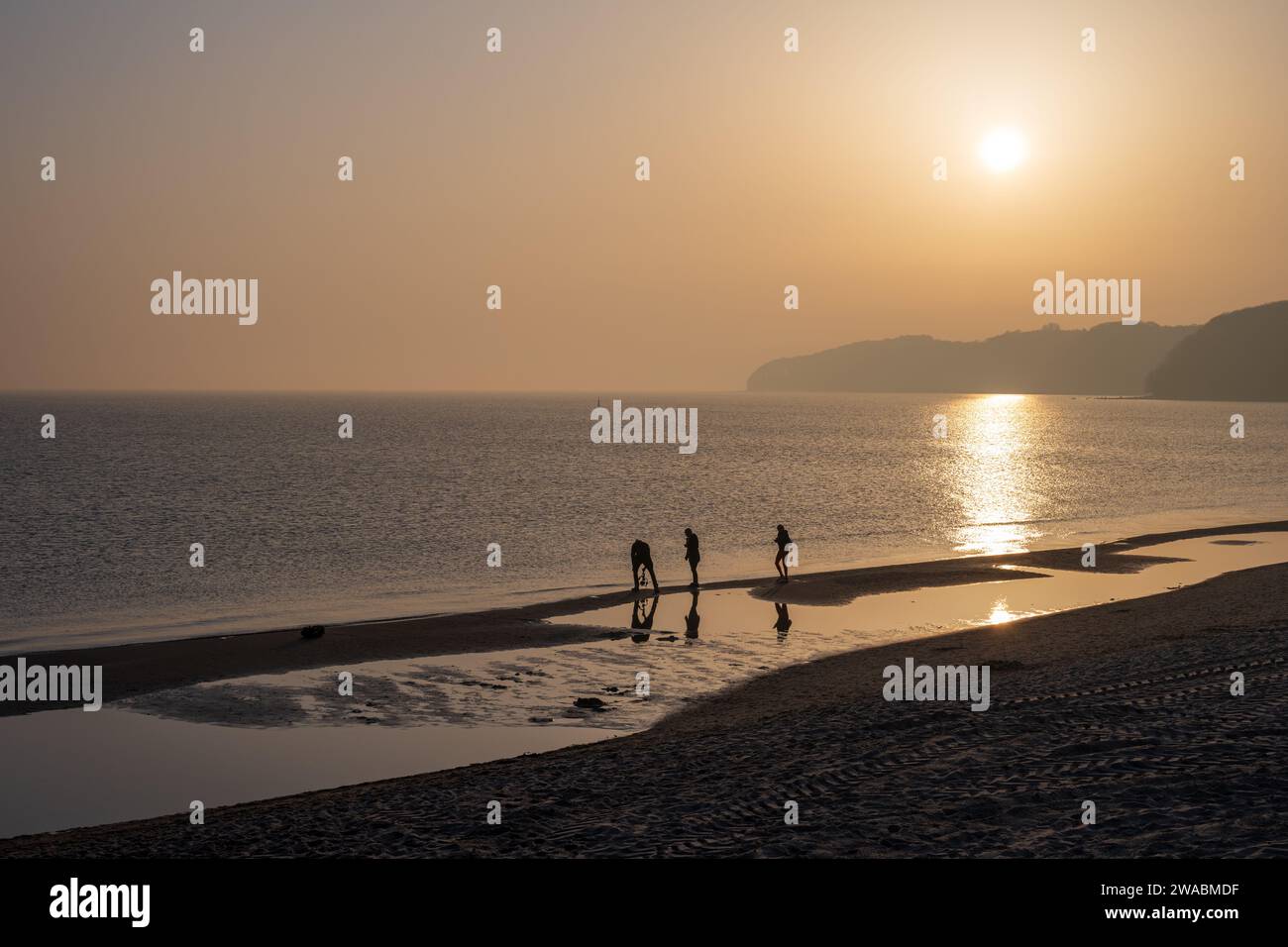 Morgenstimmung am Strand des Ostseebades Binz auf der Ostseeinsel Rügen ...