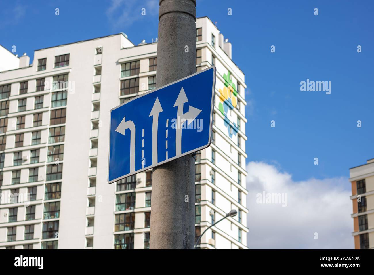 Blank blue freeway sign hi-res stock photography and images - Alamy