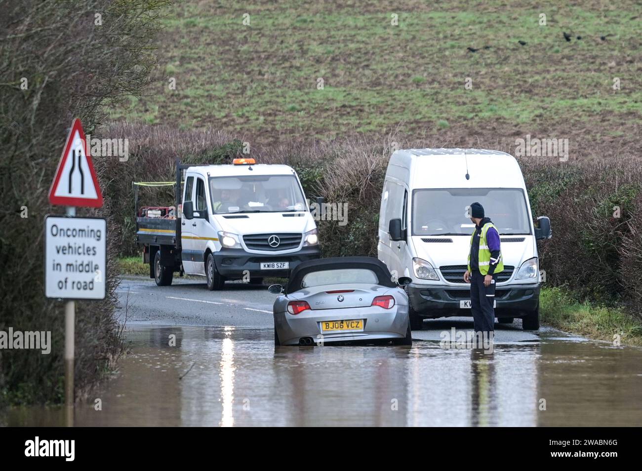 Offenham, Evesham, January 3rd 2024 - A ballsy BMW driver tried and ...