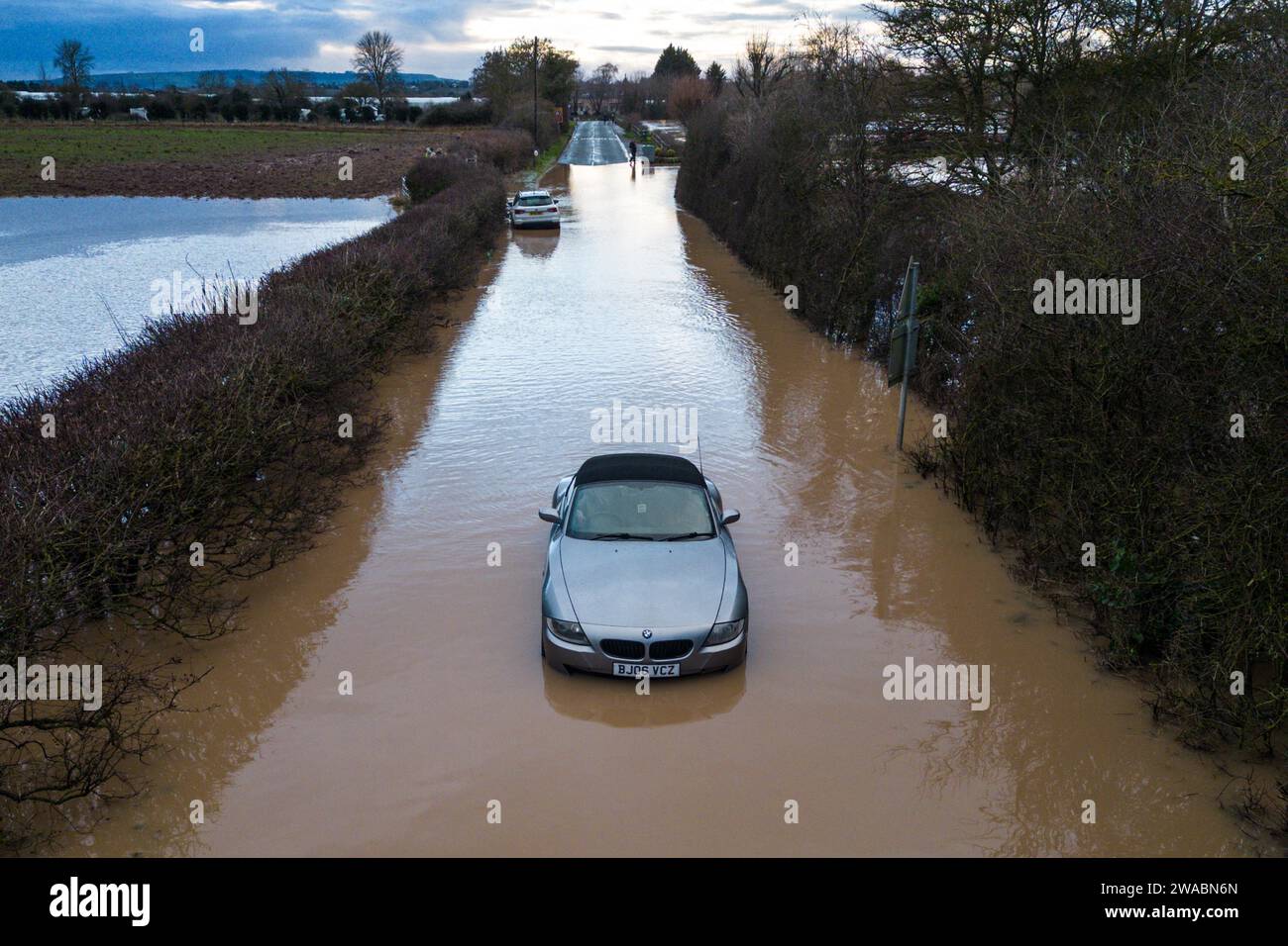 Offenham, Evesham, January 3rd 2024 - A ballsy BMW driver tried and ...