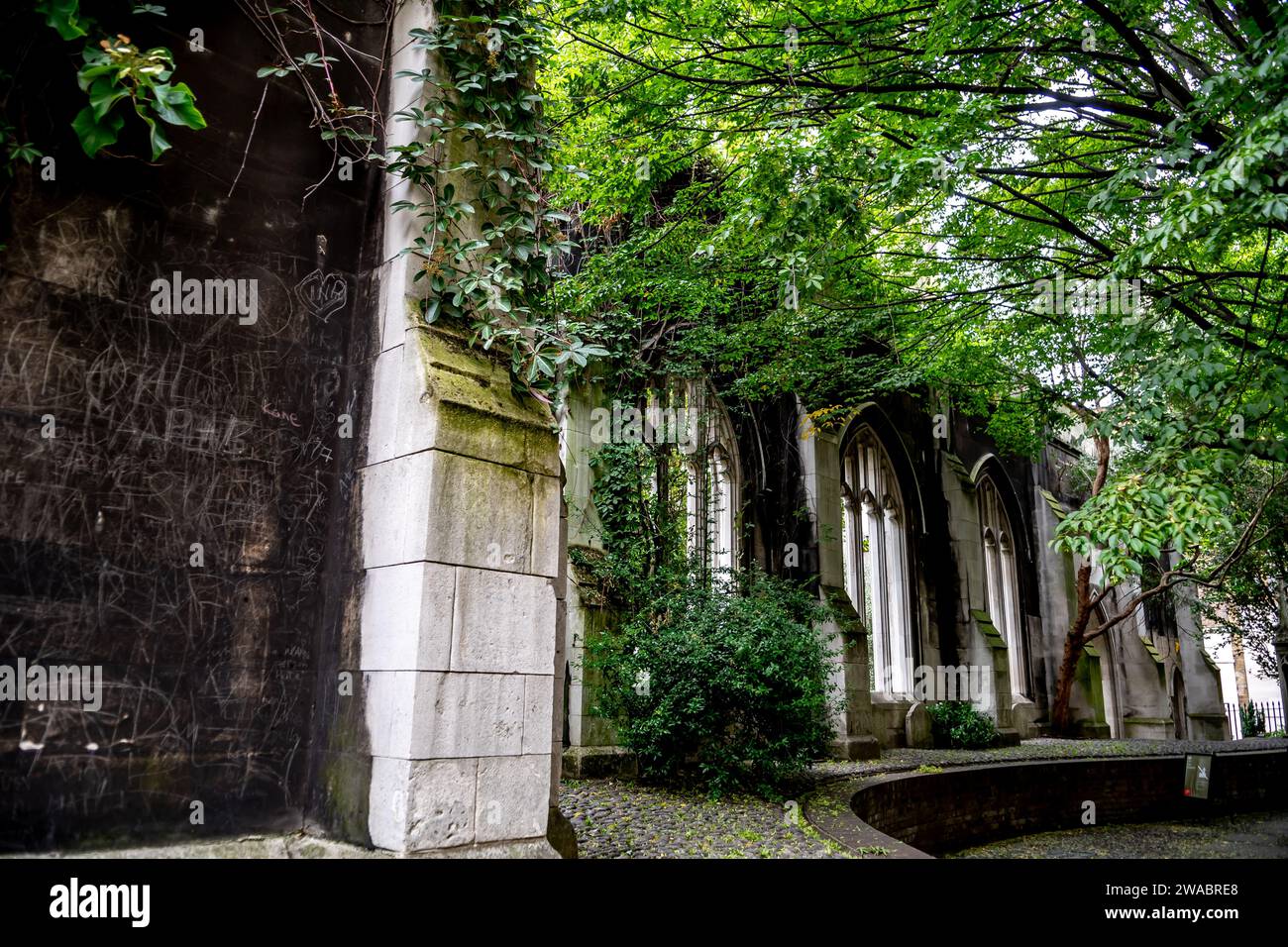 St. Dunstan In The Eeast, Abandoned And Decayed Church Ruin With ...