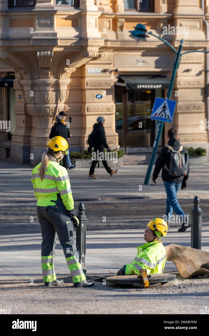 Workers having a conversation Stock Photo - Alamy