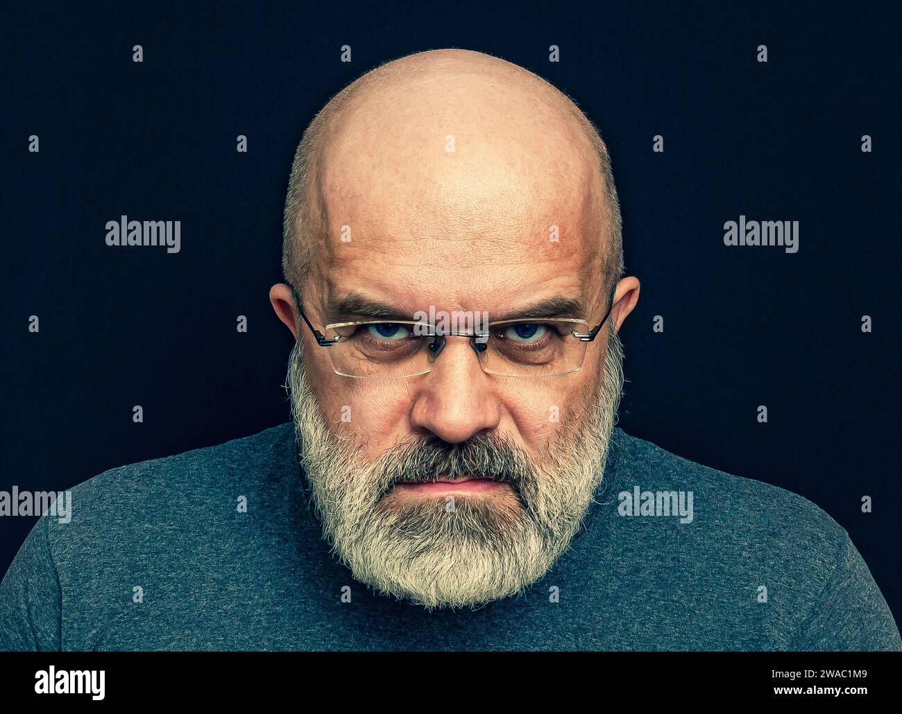 Old man angry shouting hi-res stock photography and images - Alamy
