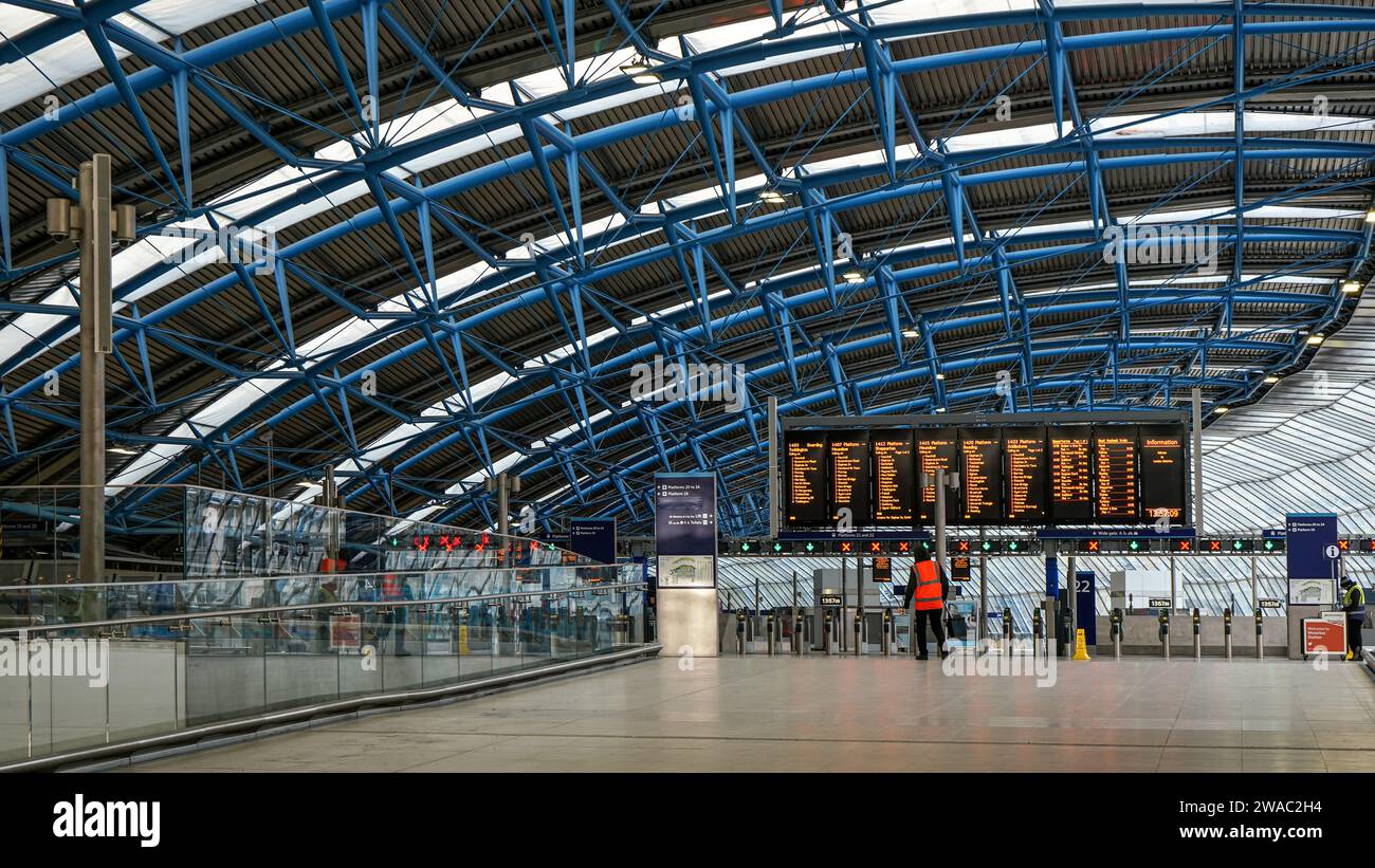 Waterloo train station sign hi-res stock photography and images - Alamy