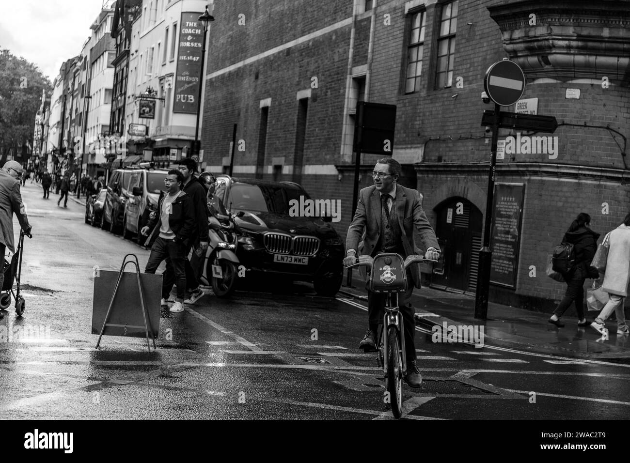 London movement people Black and White Stock Photos & Images - Alamy