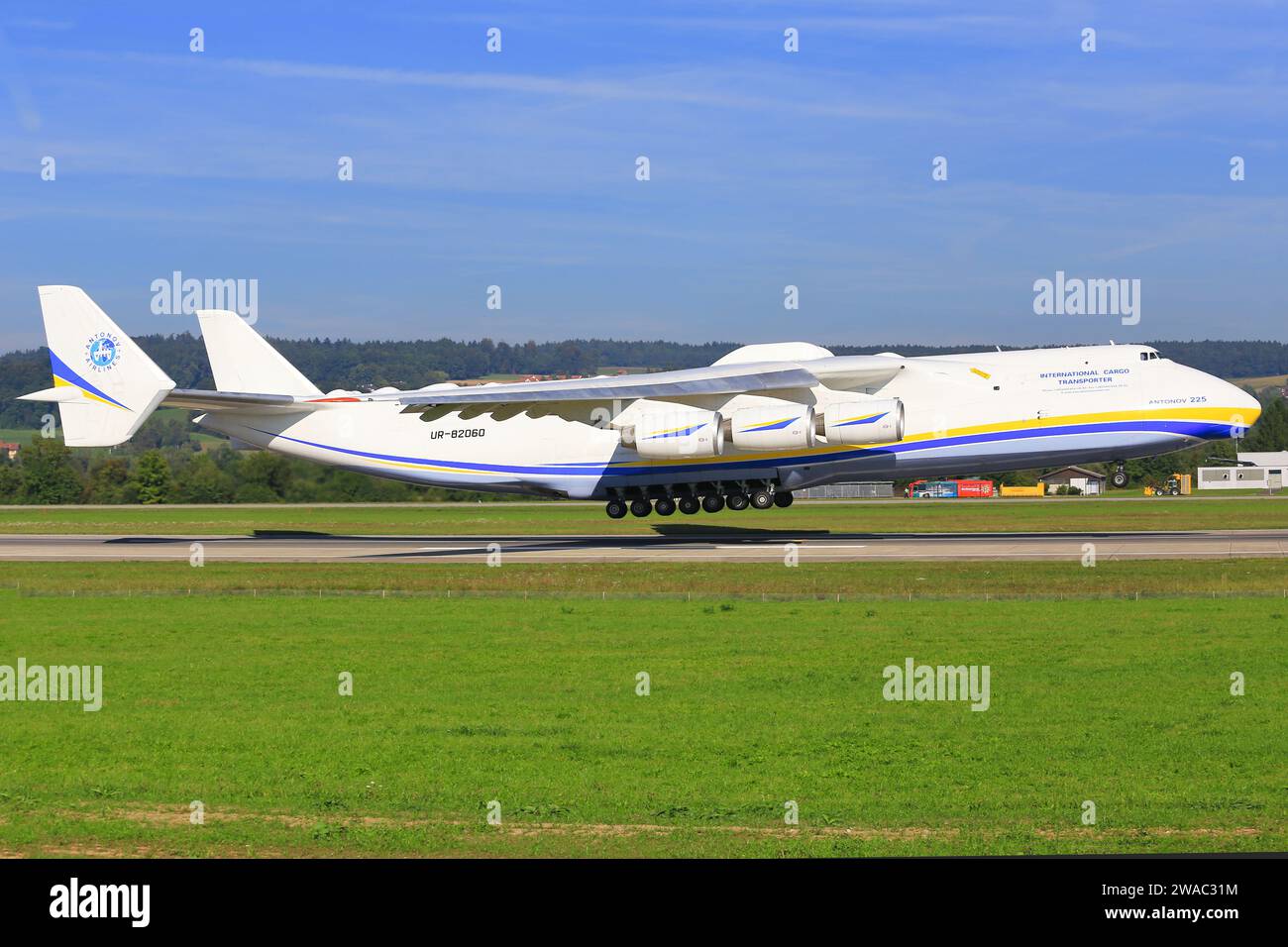 Antonov an 225 mriya cargo aircraft hi-res stock photography and images ...