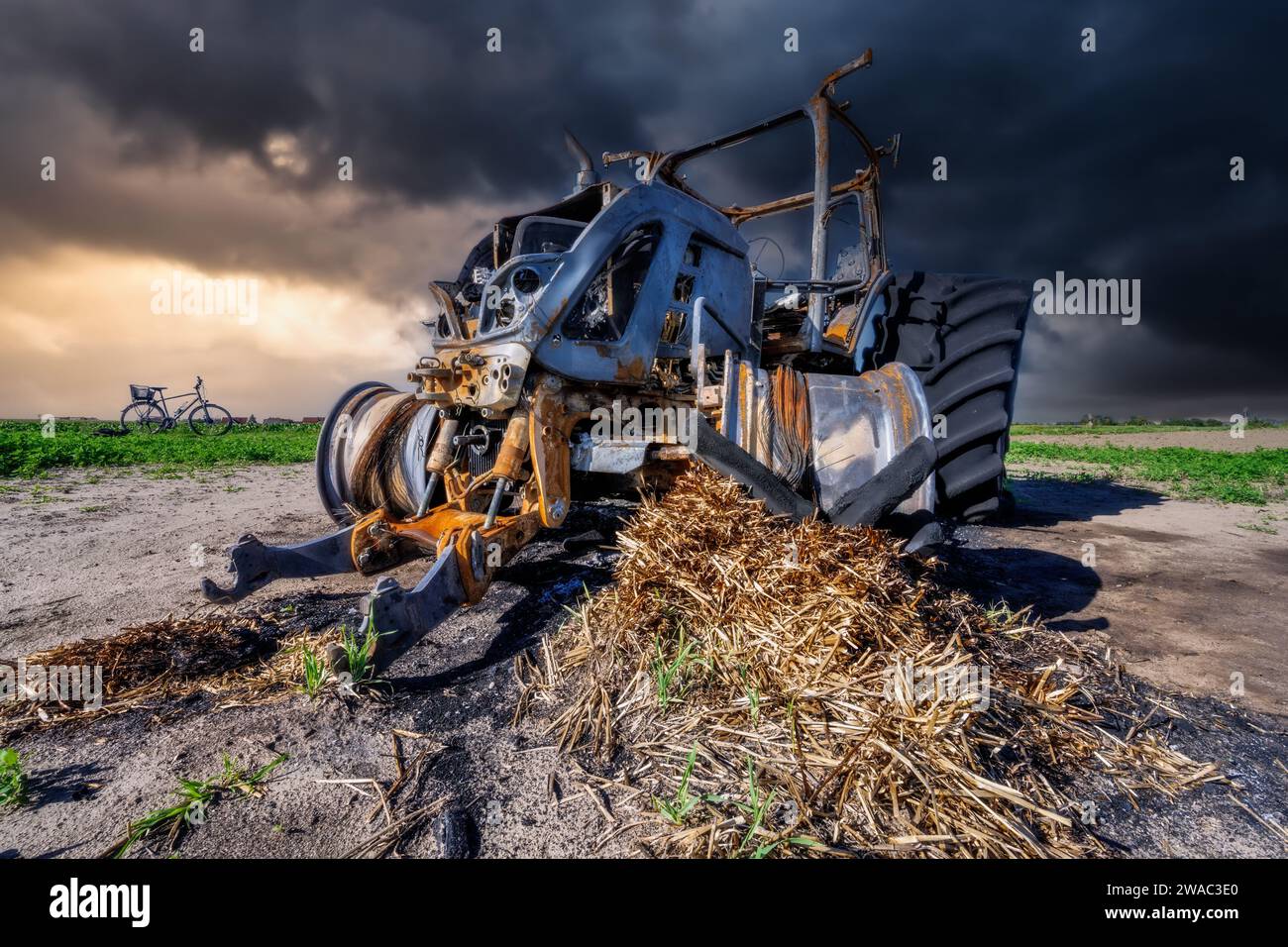 Tractor scrap hi-res stock photography and images - Alamy