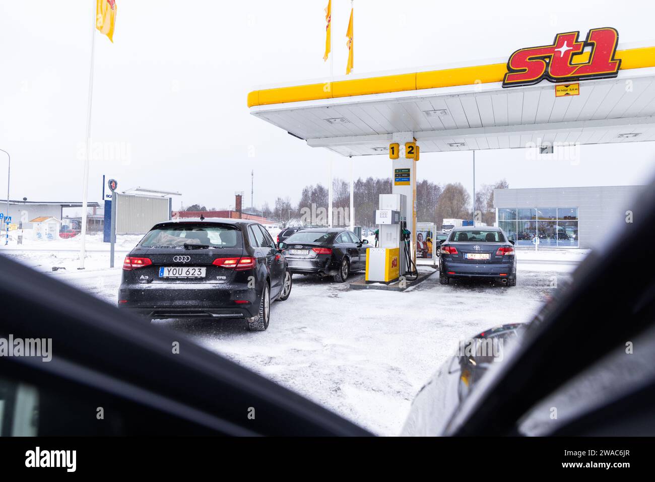 Seasonal weather, cold and snowy weather during a winter storm on ...