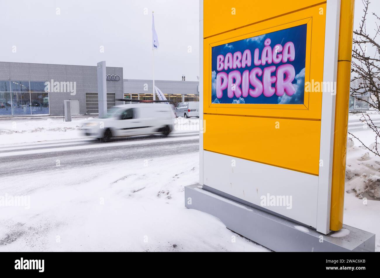 Seasonal weather, cold and snowy weather during a winter storm on ...