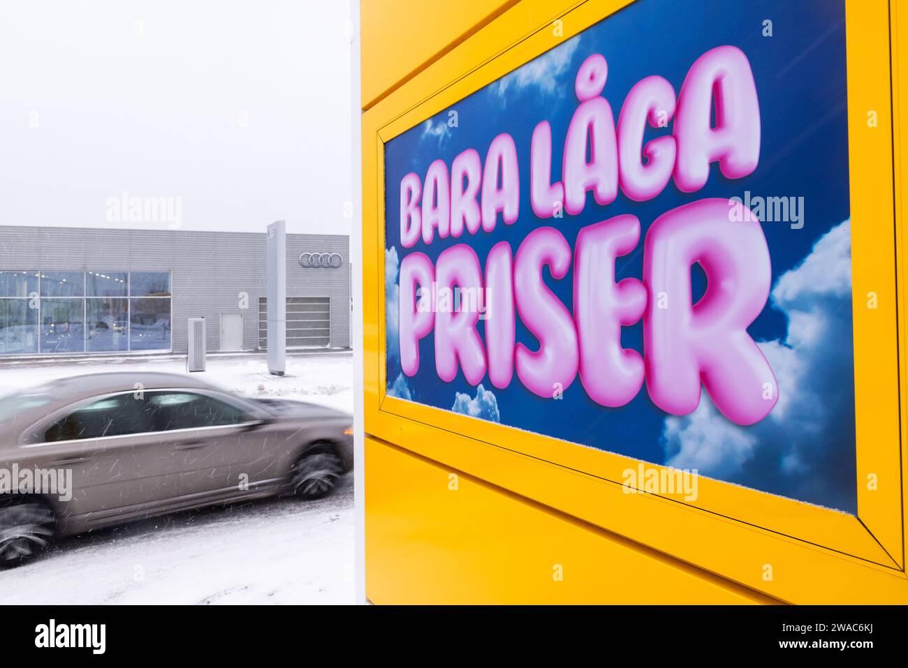 Seasonal weather, cold and snowy weather during a winter storm on ...