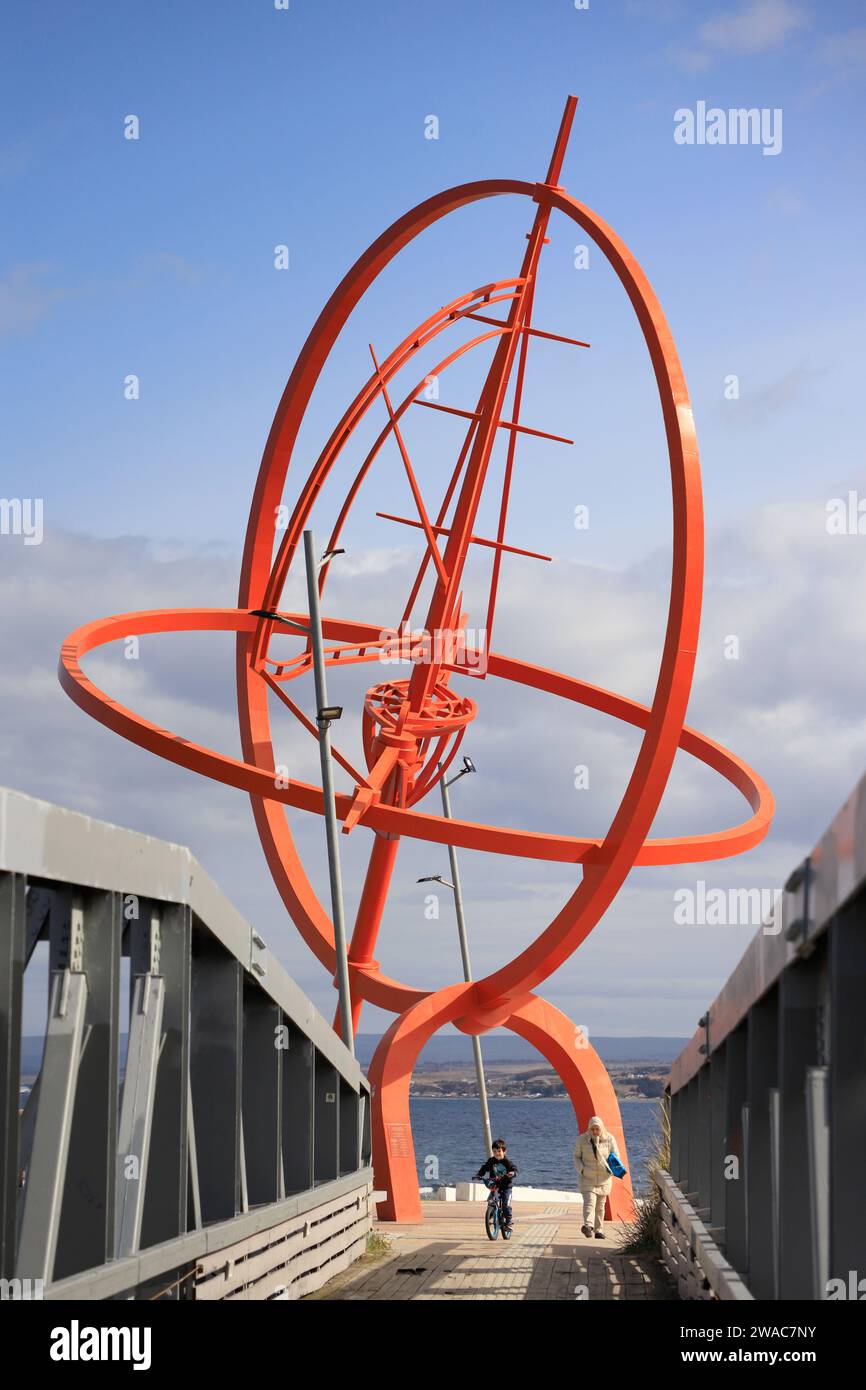 Monumento 500 anos estrecho de magallanes hi-res stock photography and ...