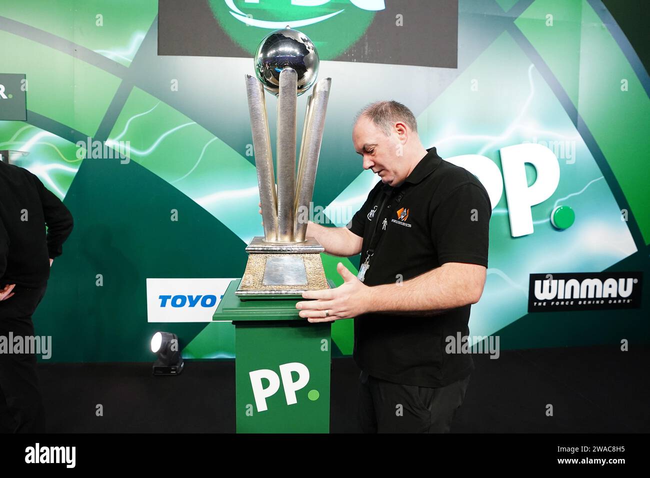 Paddy power world darts championship 2023 2024 hi-res stock photography ...