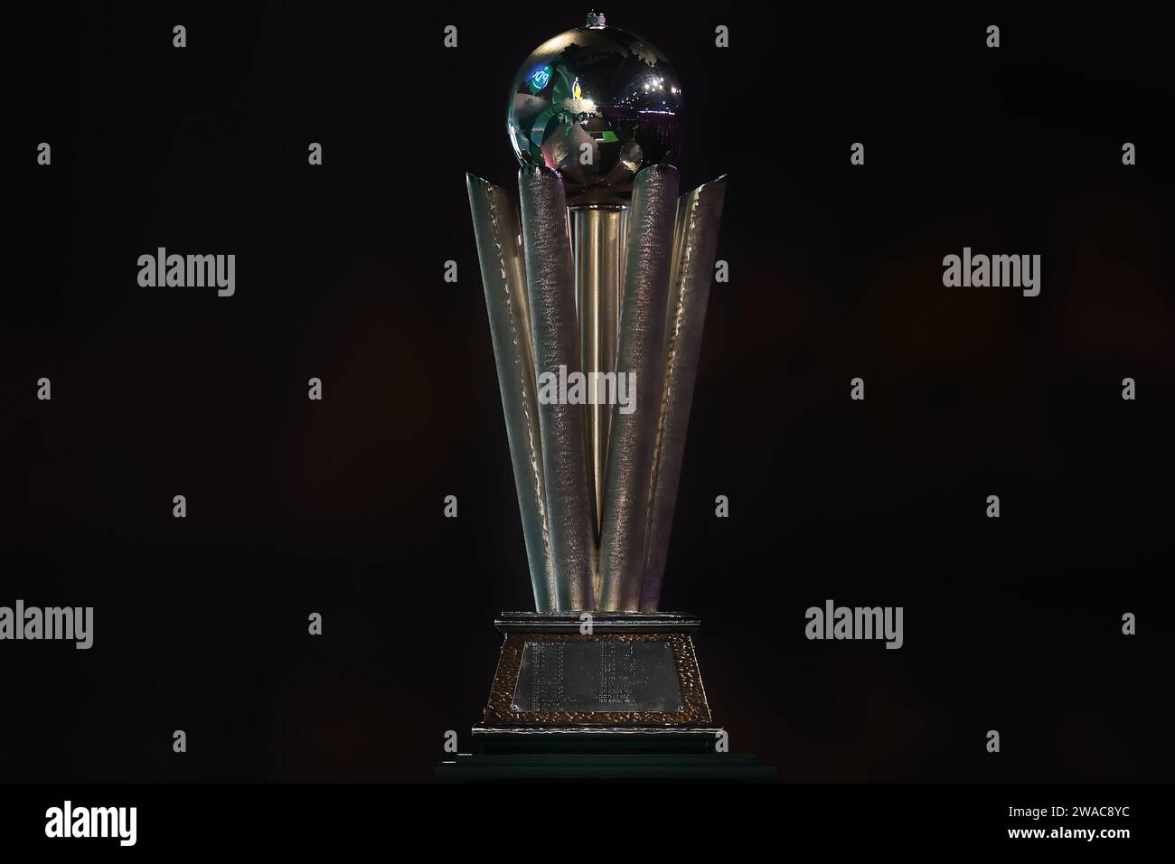 Alexandra Palace, London, UK. 3rd Jan, 2024. 2023/24 PDC Paddy Power ...