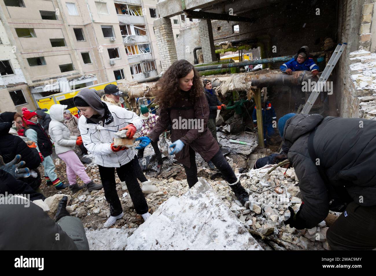 Non Exclusive: KYIV, UKRAINE - JANUARY 3, 2024 - Residents remove the ...