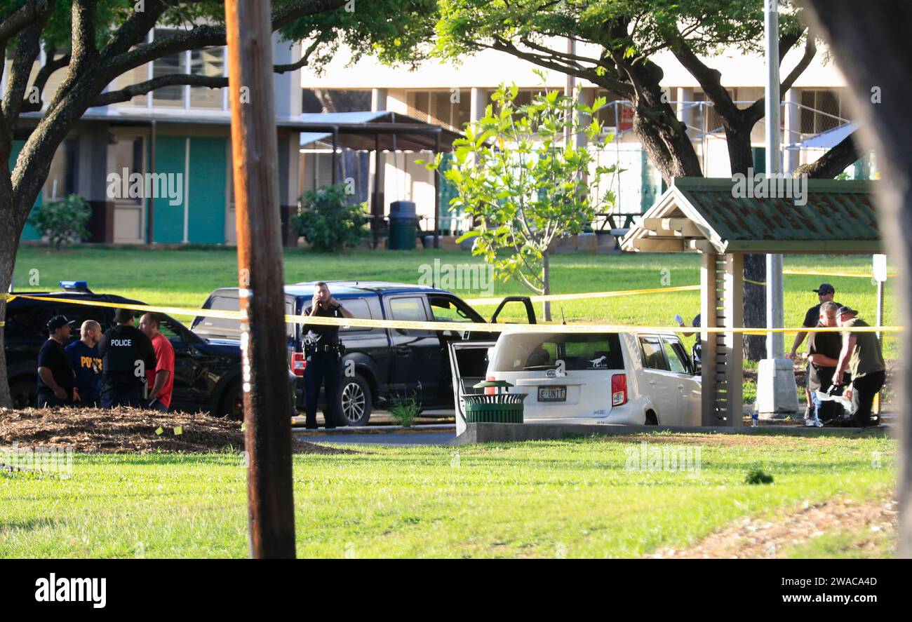 Honolulu police work the scene around a stolen vehicle on University ...