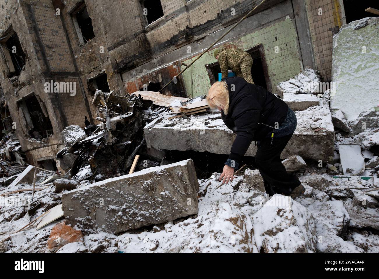 Non Exclusive: KYIV, UKRAINE - JANUARY 3, 2024 - A woman struggles over ...