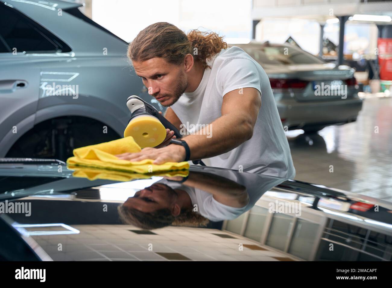 Specialist rubs the polishing wax with a soft cloth Stock Photo - Alamy