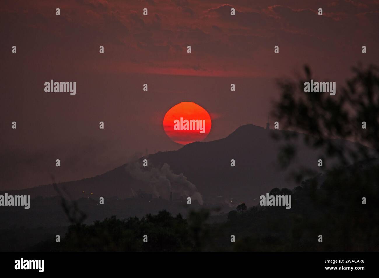 Chemical plant at sunrise hi-res stock photography and images - Alamy