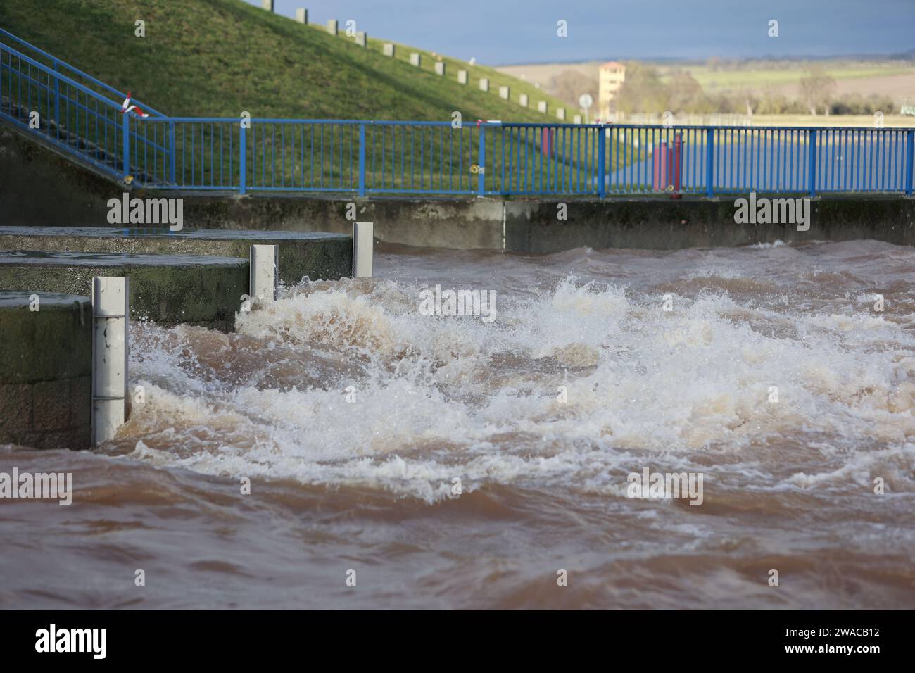 Kelbra, Germany. 03rd Jan, 2024. At the Kelbra dam, 50 cubic meters of ...
