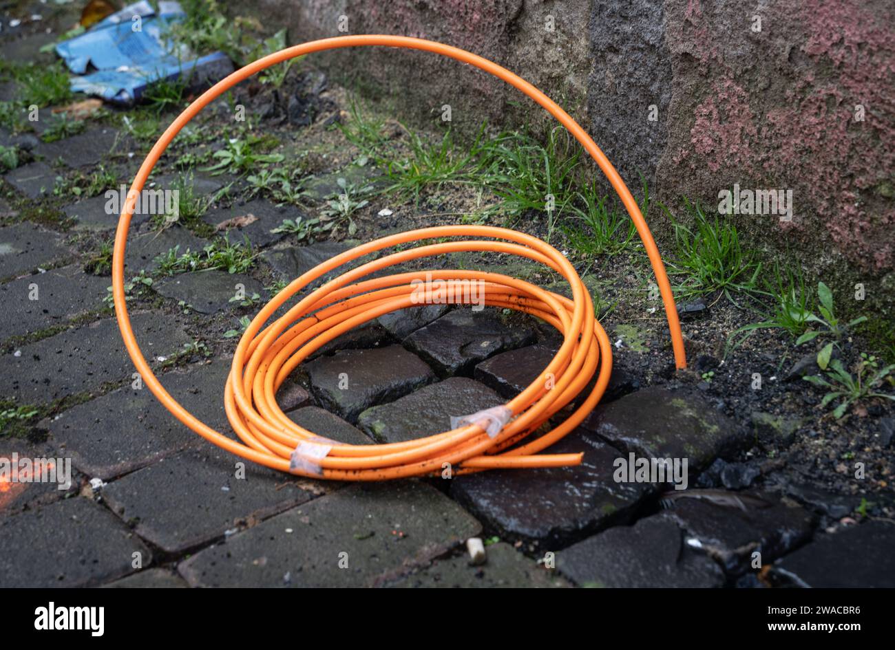 Nidda, Germany. 24th Nov, 2023. A fiber optic cable peeks out of the ...