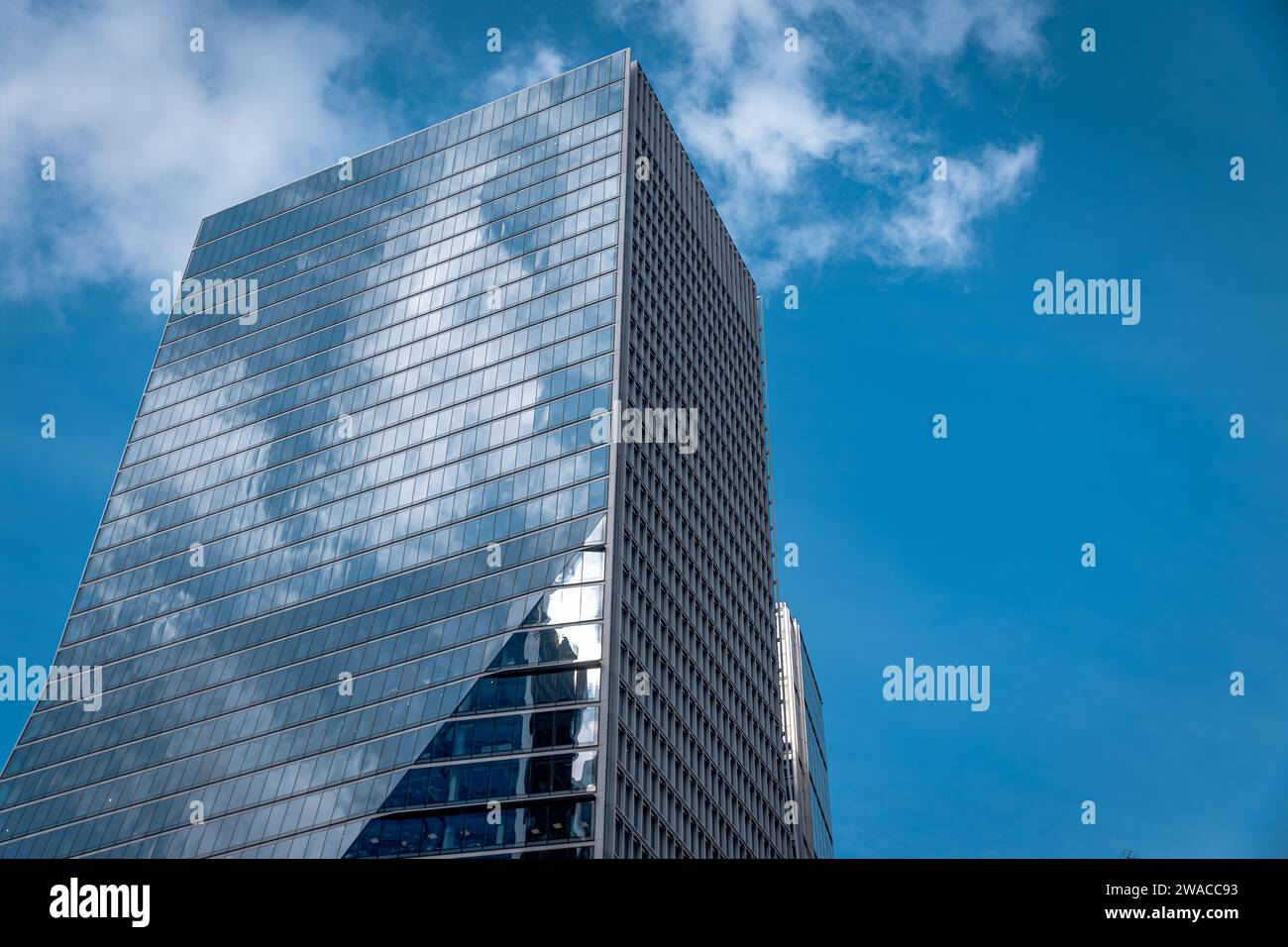 Tall glass buildings hi-res stock photography and images - Alamy