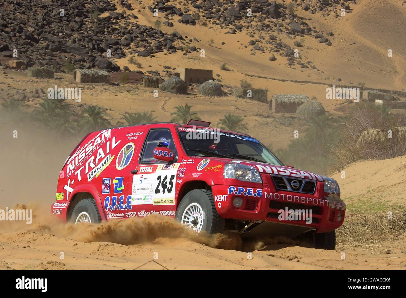 Tichit, Mauritanie. 09th Jan, 2002. AUTO - PARIS DAKAR 2002 - TIDJIKJA ...
