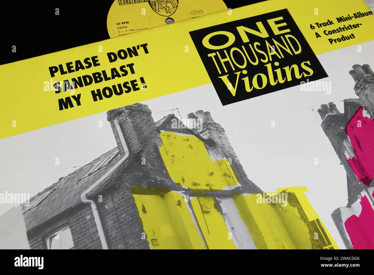 One thousand violins hi-res stock photography and images - Alamy