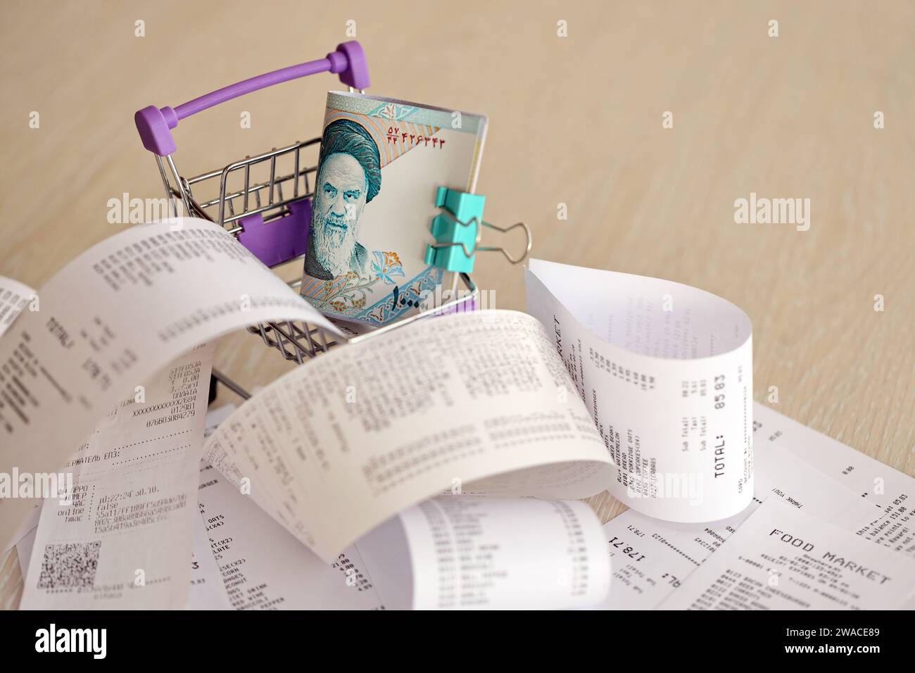 Receipt roll spend bill hi-res stock photography and images - Alamy