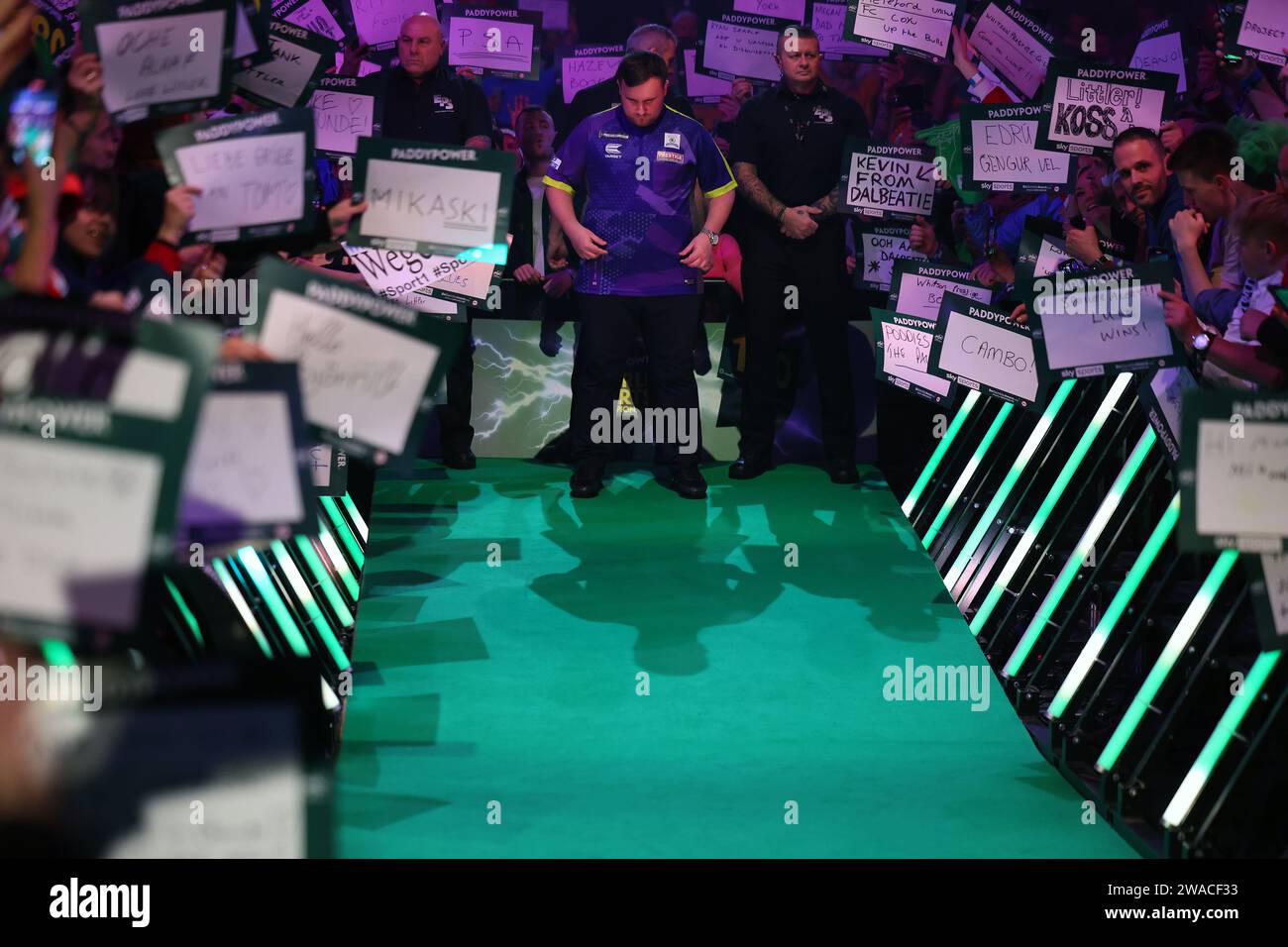 Alexandra Palace, London, UK. 3rd Jan, 2024. 2023/24 PDC Paddy Power ...