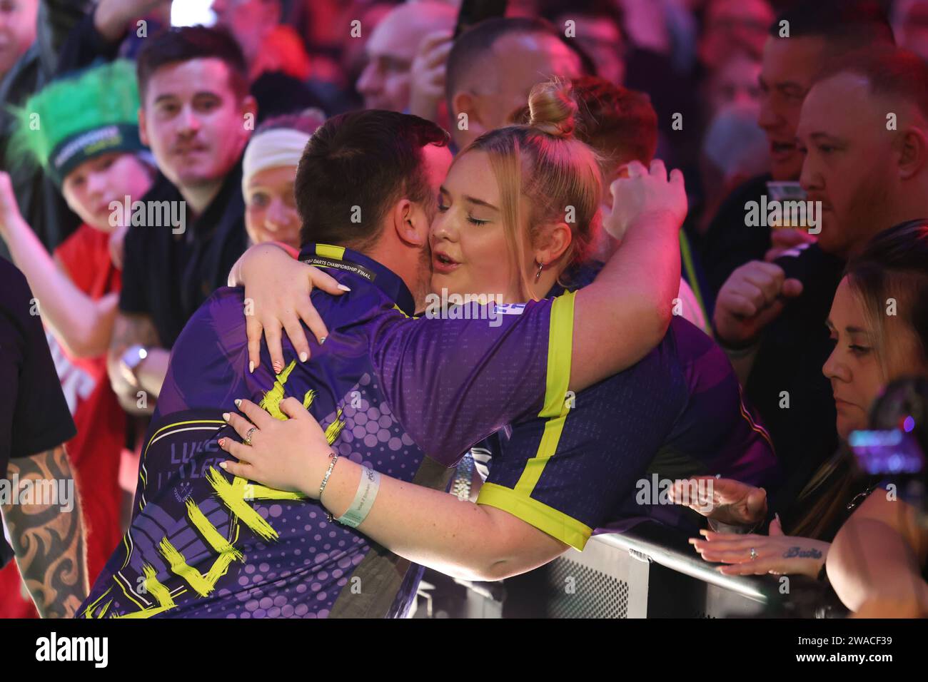 Alexandra Palace, London, UK. 3rd Jan, 2024. 2023/24 PDC Paddy Power ...