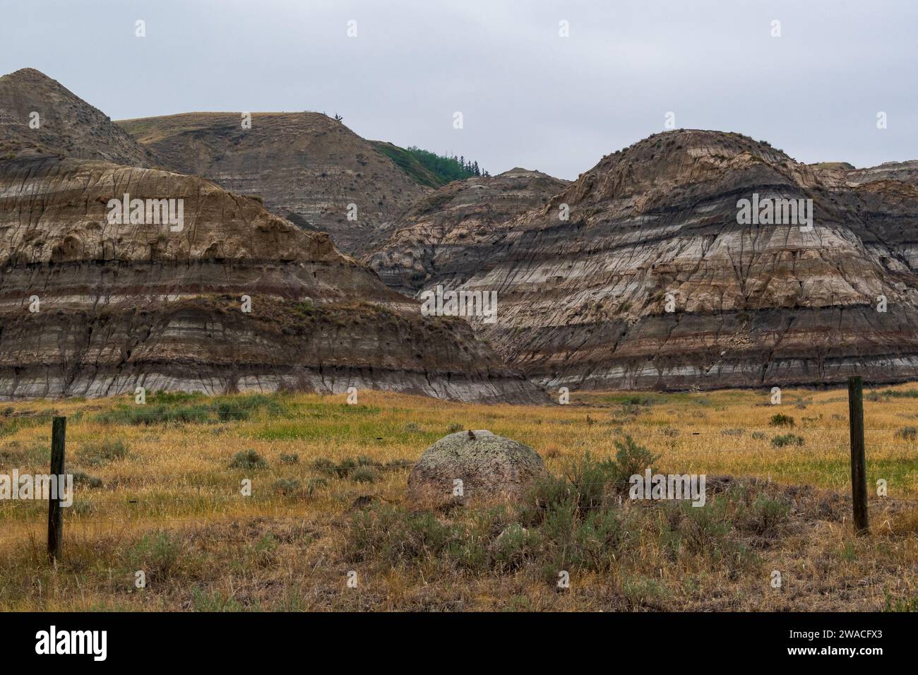 Alberta Badlands Along Dinosaur Trail Near Drumheller, Alberta Canada ...