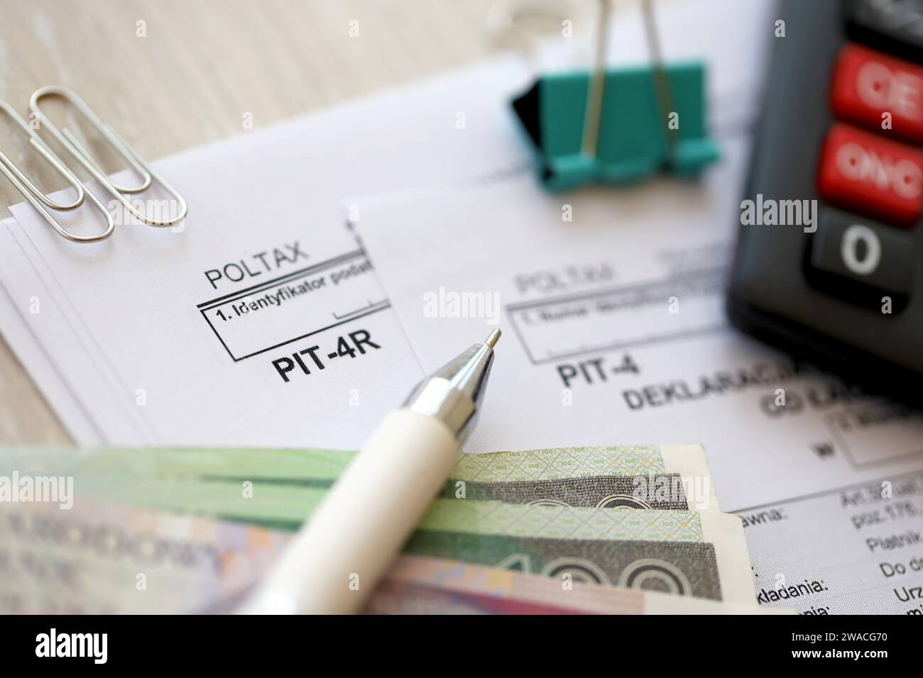 Annual declaration of income tax advances, PIT-4R form on accountant ...