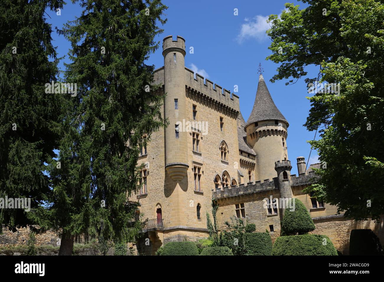 Puymartin Castle in Périgord Noir evokes key eras in French history ...
