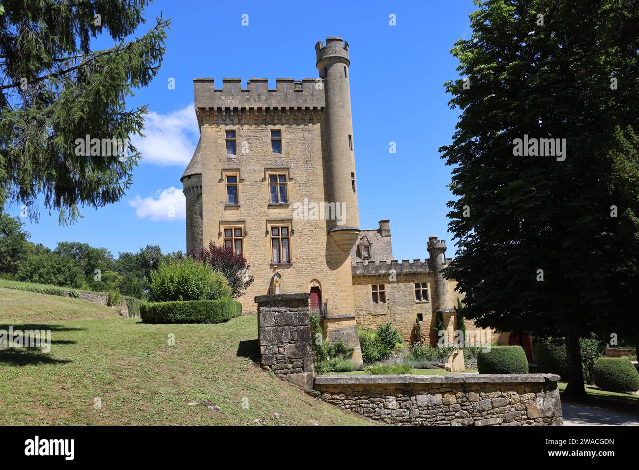 Puymartin Castle in Périgord Noir evokes key eras in French history ...