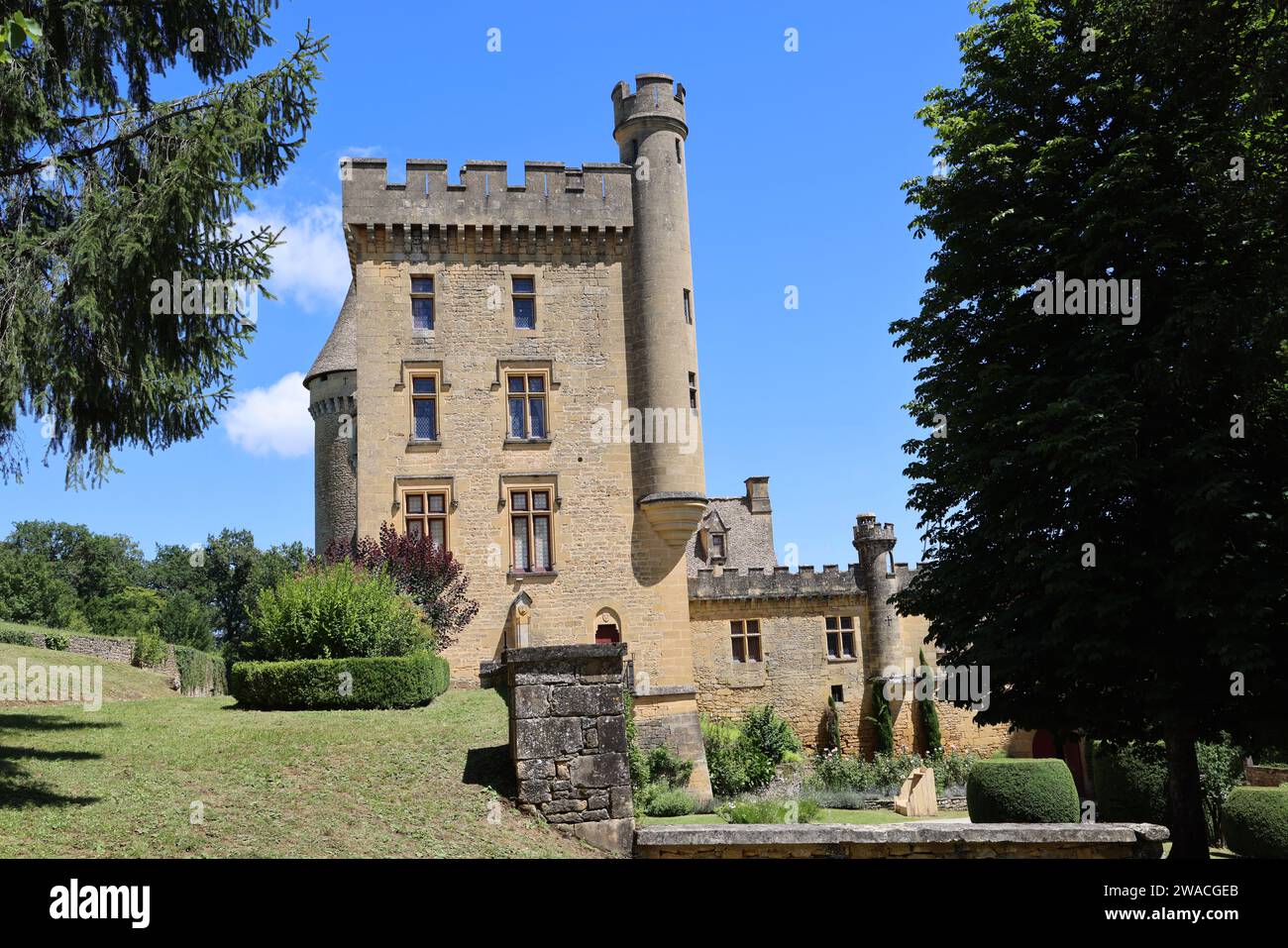 Puymartin Castle in Périgord Noir evokes key eras in French history ...
