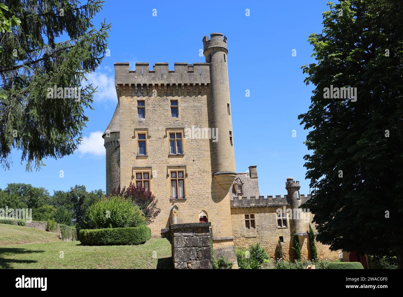 Puymartin Castle in Périgord Noir evokes key eras in French history ...